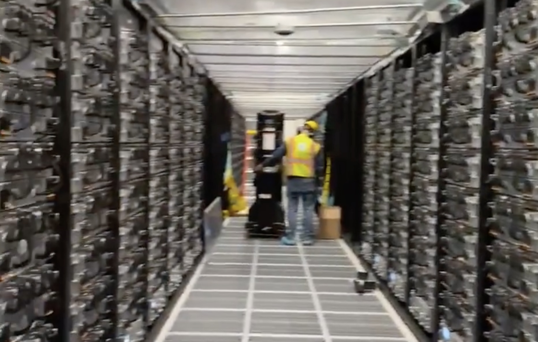 Elon Musk mostró por primera vez el interior de Cortex, el ...